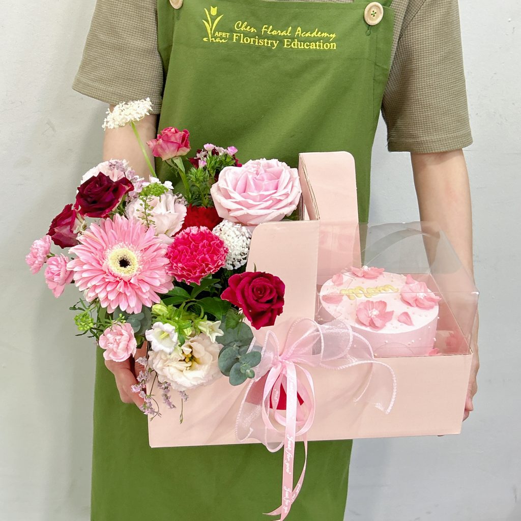 Celebration Flowers Box with Cake (Pre-Order Only) - CHEN FLORAL DESIGN ...